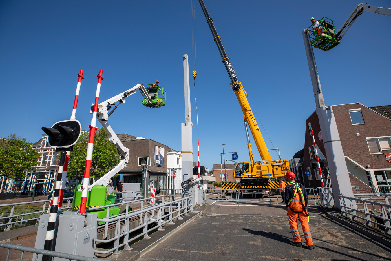 Lijndraaiersbrug in Maassluis veilig; verkeer kan er weer overheen ...