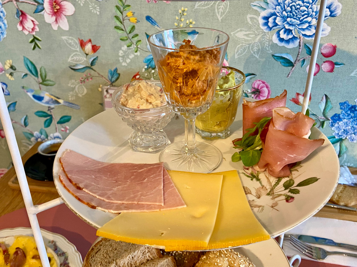 RESTOTIP. Moe Roos: kopje koffie, royaal ontbijten of lekker lunchen alsof je bij de bomma zit ...