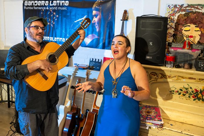 ‘Dictators’ Salvatore en Sichi hebben al 25 jaar hun eigen band ...