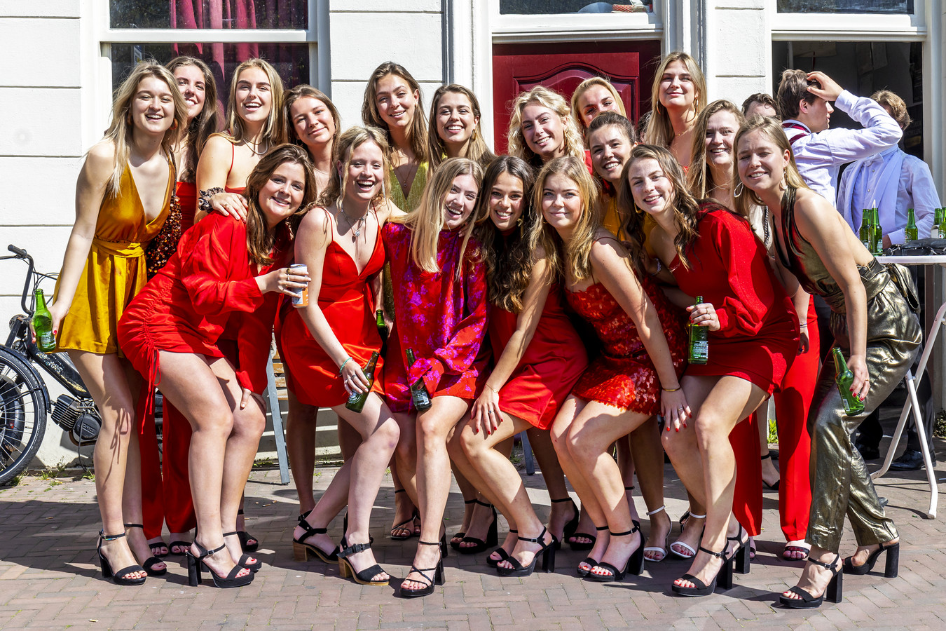 Party! Utrechtse studenten vieren eerste grote galafeest na corona ...