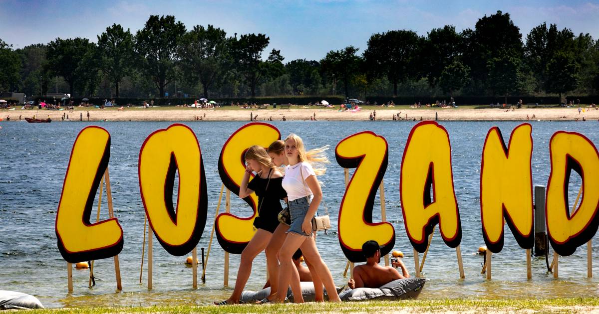 De laatste keer feesten op het naaktstrand in Helmond met Los Zand en ...