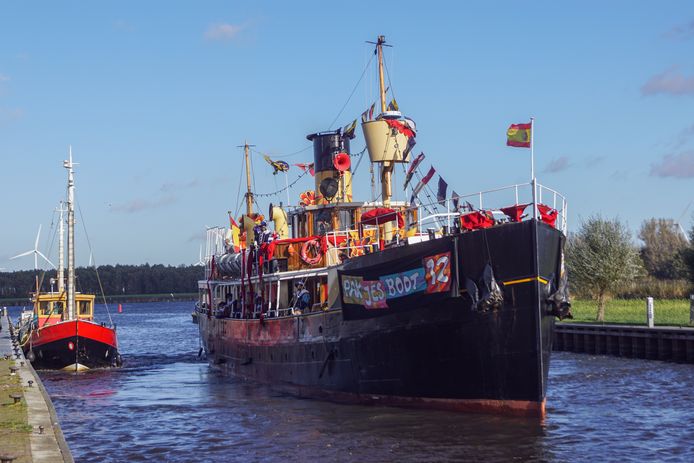 Pakjesboot 12 gespot in Spakenburg: ‘Over het Sinterklaasjournaal ...