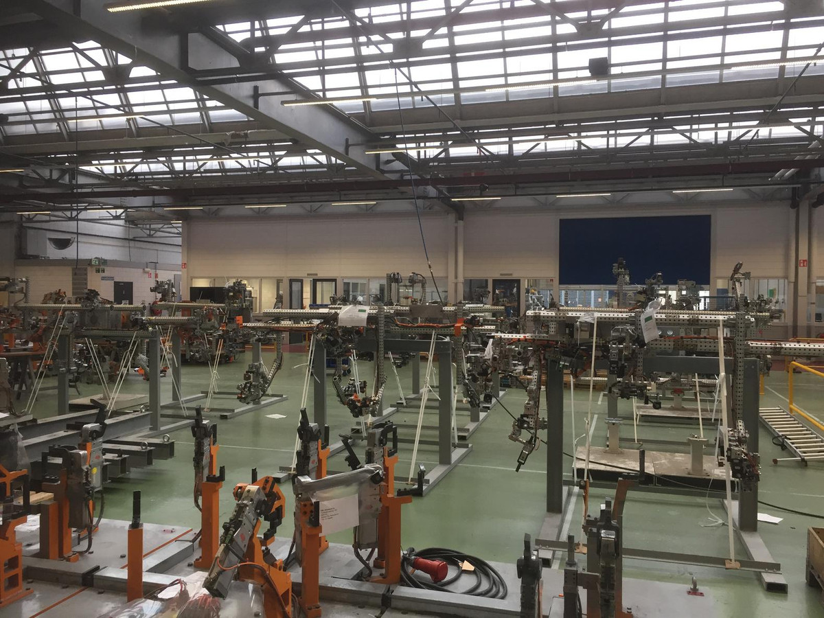 Autofabrikanten in de rij voor robots van VDL Steelweld | Foto | AD.nl