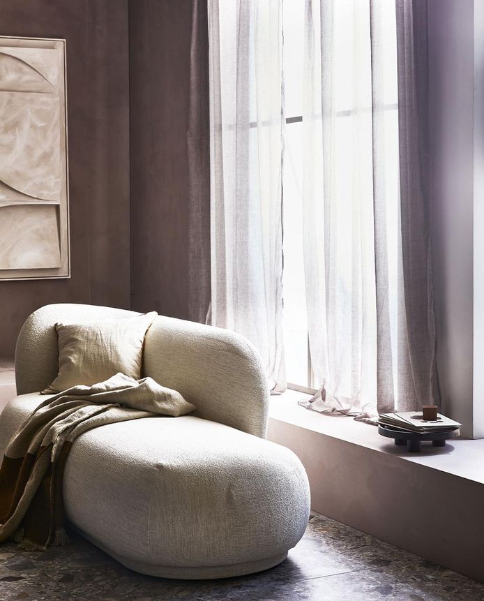 Kies licht boven donker: 5 handige tips die je woonkamer een pak ruimer ...