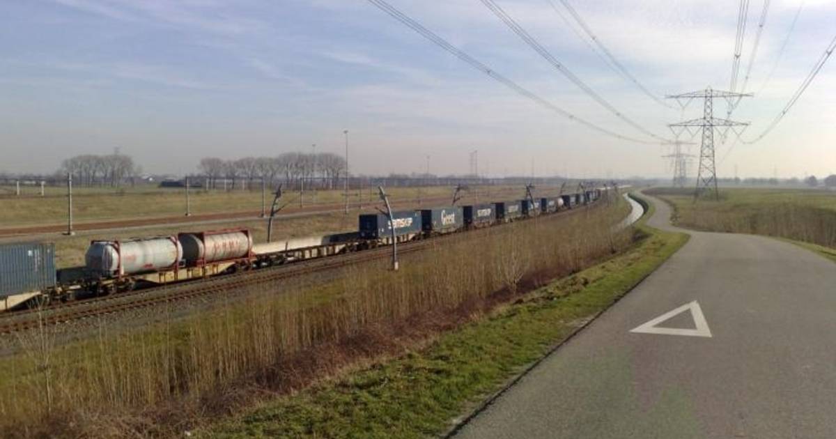 'Dagelijks 500 containers op overslag bij Valburg' | Betuwe ...