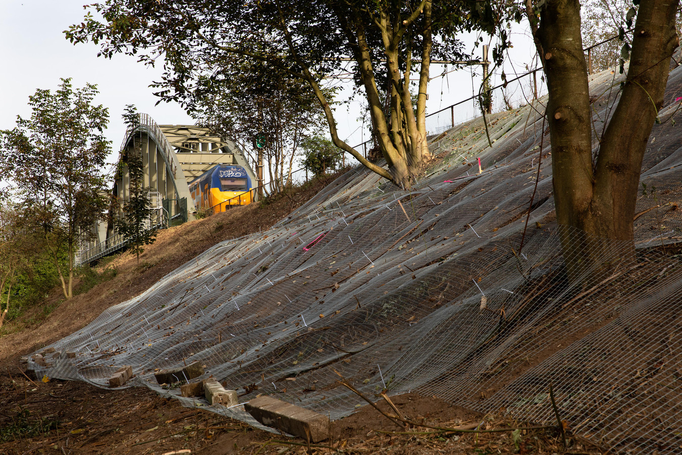 Treinverkeer kan bij Ravenstein weer op volle snelheid rijden dankzij ...