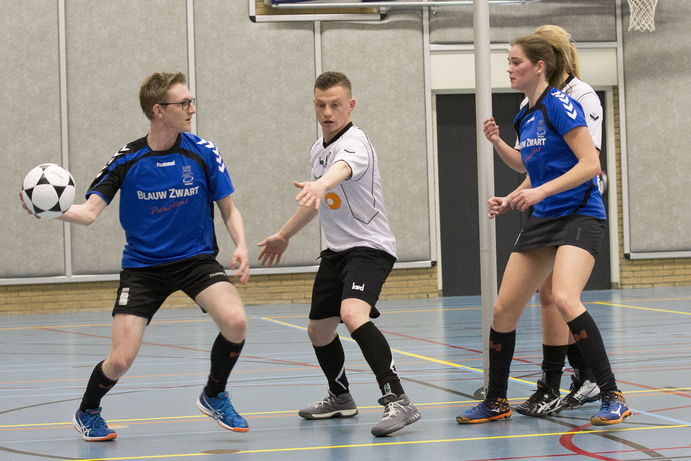 Degradatie Ons Clubje uit Glanerbrug, korfballers uit Wierden leven nog ...