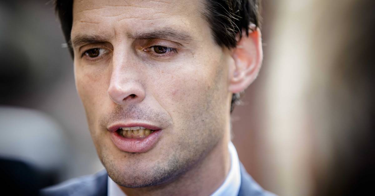 Minister Hoekstra worstelt met verleden als senator Hoekstra ...