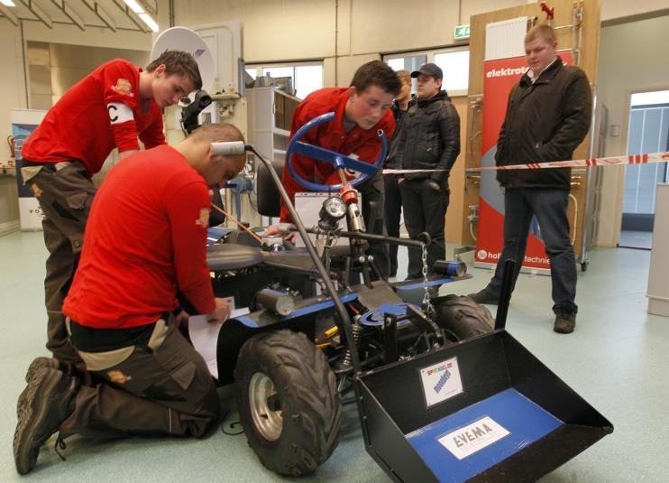 Techniekwedstrijd voor slimme leerlingen | Foto | AD.nl