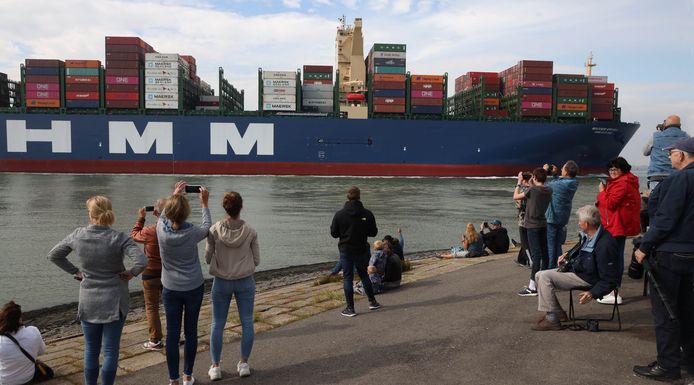 Alwéér een recordschip op Westerschelde: alles voor een paar containers ...