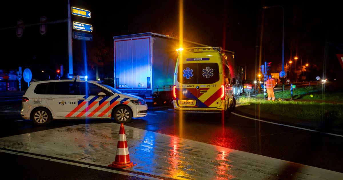 Fietser (43) aangereden op berucht kruispunt op N35 in Raalte: slachtoffer raakt gewond | 112 ...