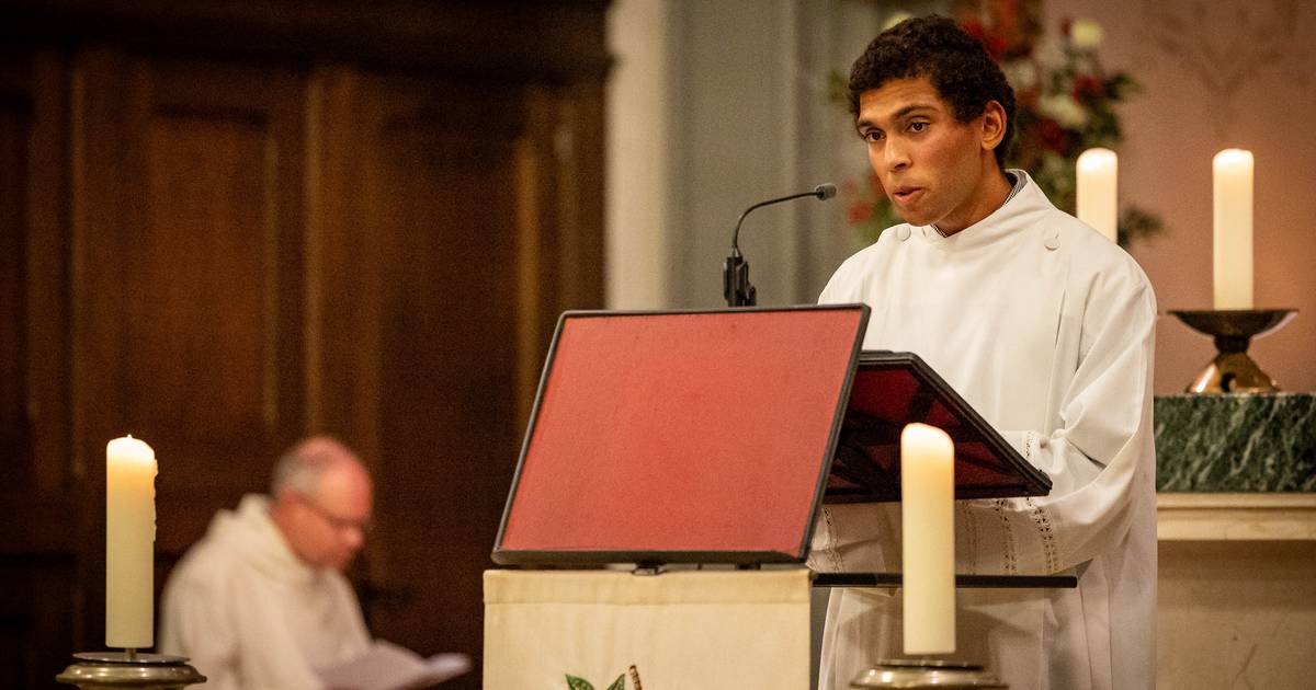 Parochies in Twente verwelkomen piepjonge priester James: ‘Over mijn ...