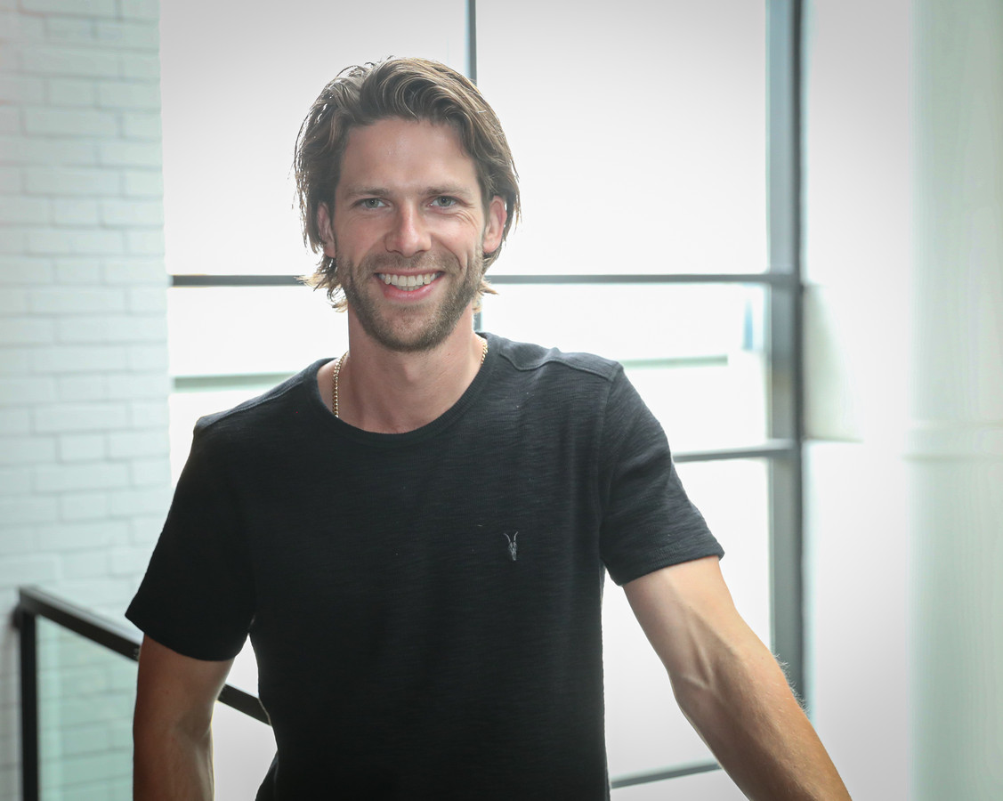 Bachelor Thomas kweekt nog wat spieren en Juultje laat haar broek ...