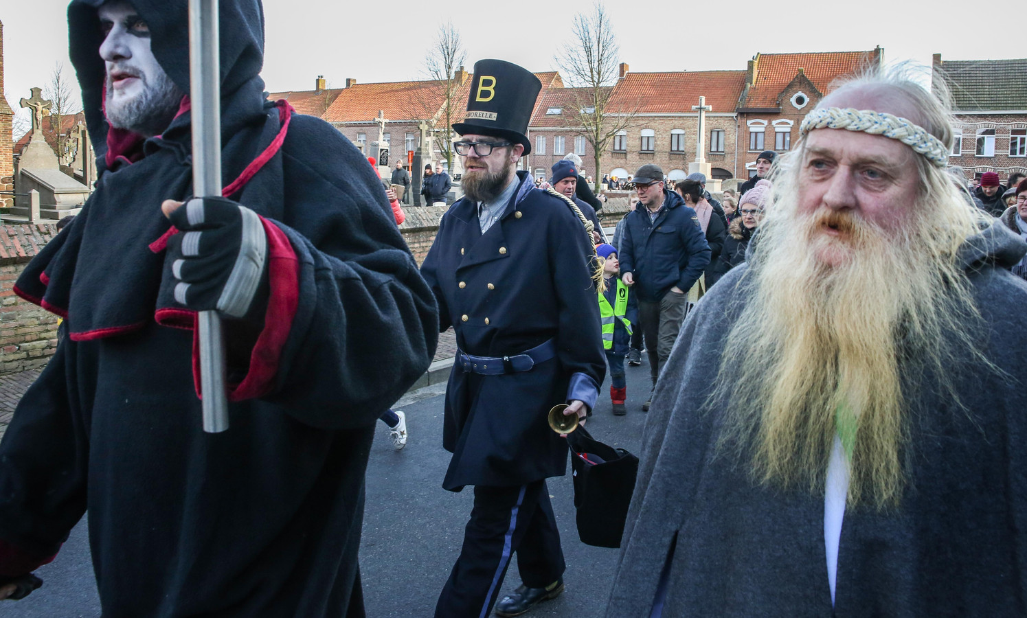 Video: zeer grote opkomst voor Borelle: na jaarlijks vuurfeest kan de ...