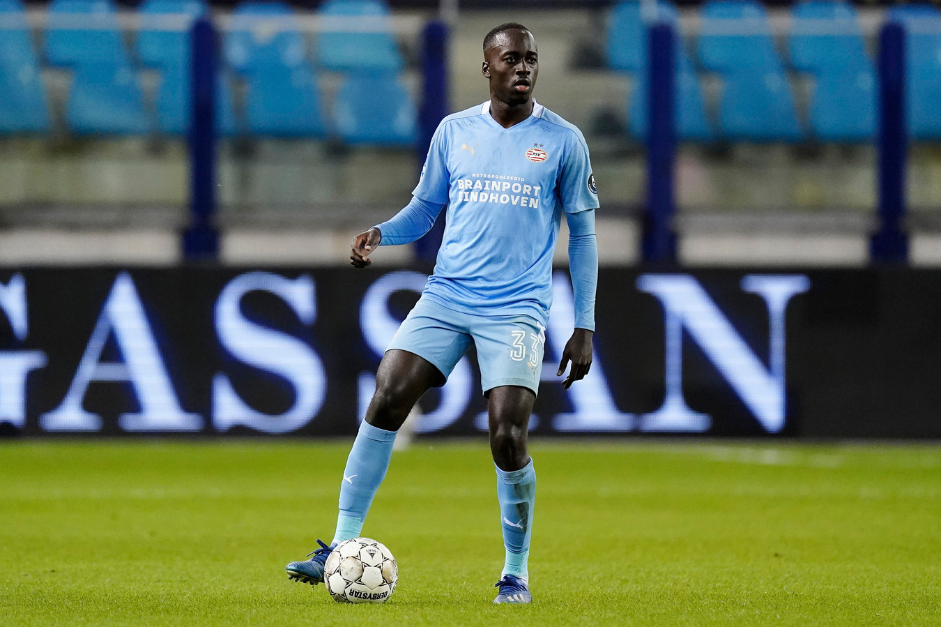 Teze arriveert alsnog op Cyprus voor Europa League-duel PSV | Foto ...