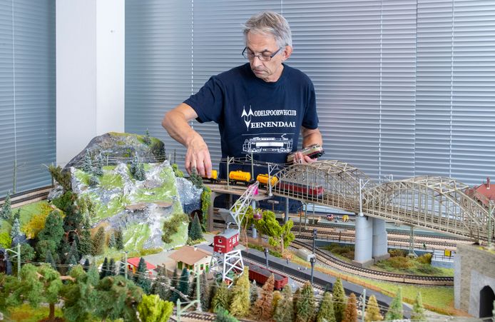 Stephan (67) is gek van modeltreinen, maar baalt van imago: ‘Dat het ...