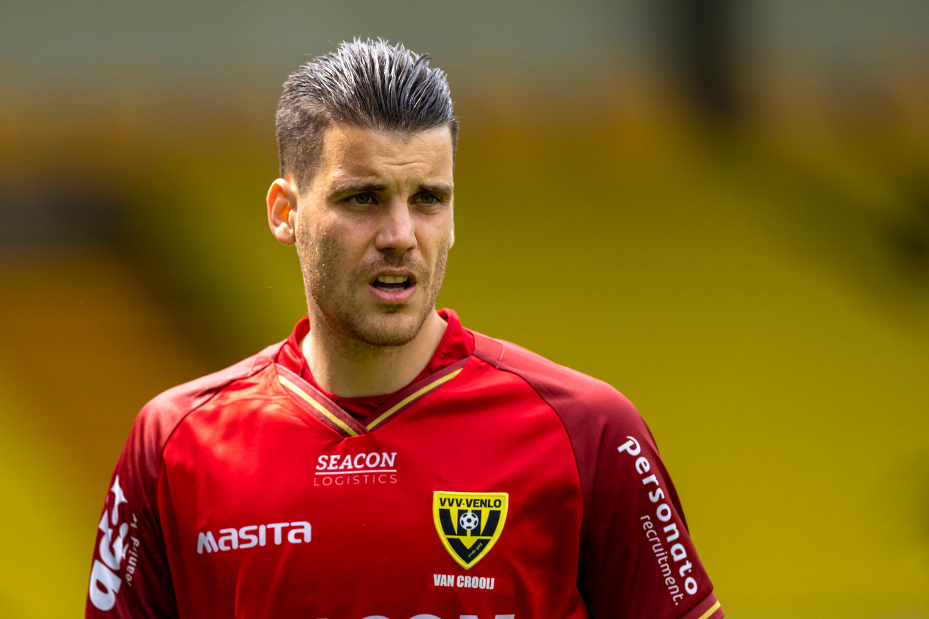 Wordt Vito van Crooij herenigd met broer Delano? Doelman traint mee bij ...