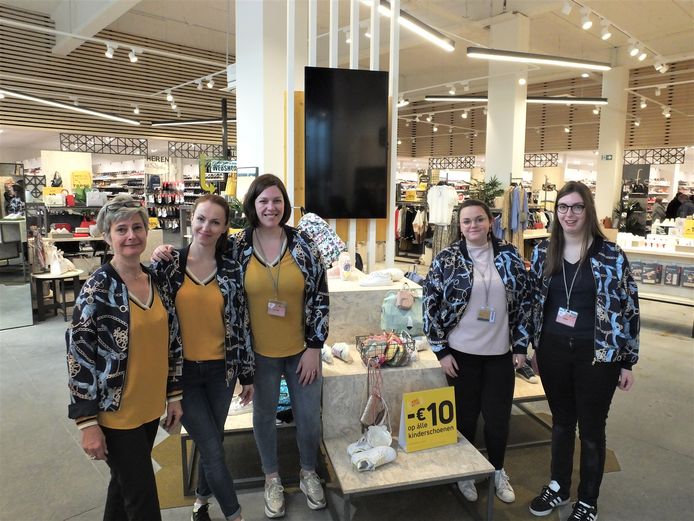 Vernieuwde Torfs-winkel opent de deuren | Deinze | hln.be