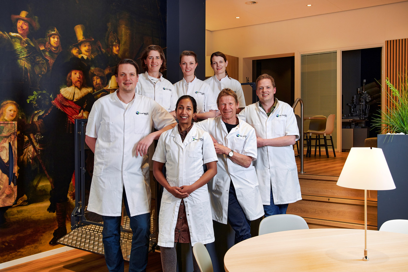 Hoe een kleine brillenzaak uitgroeide tot een van de grootste ...