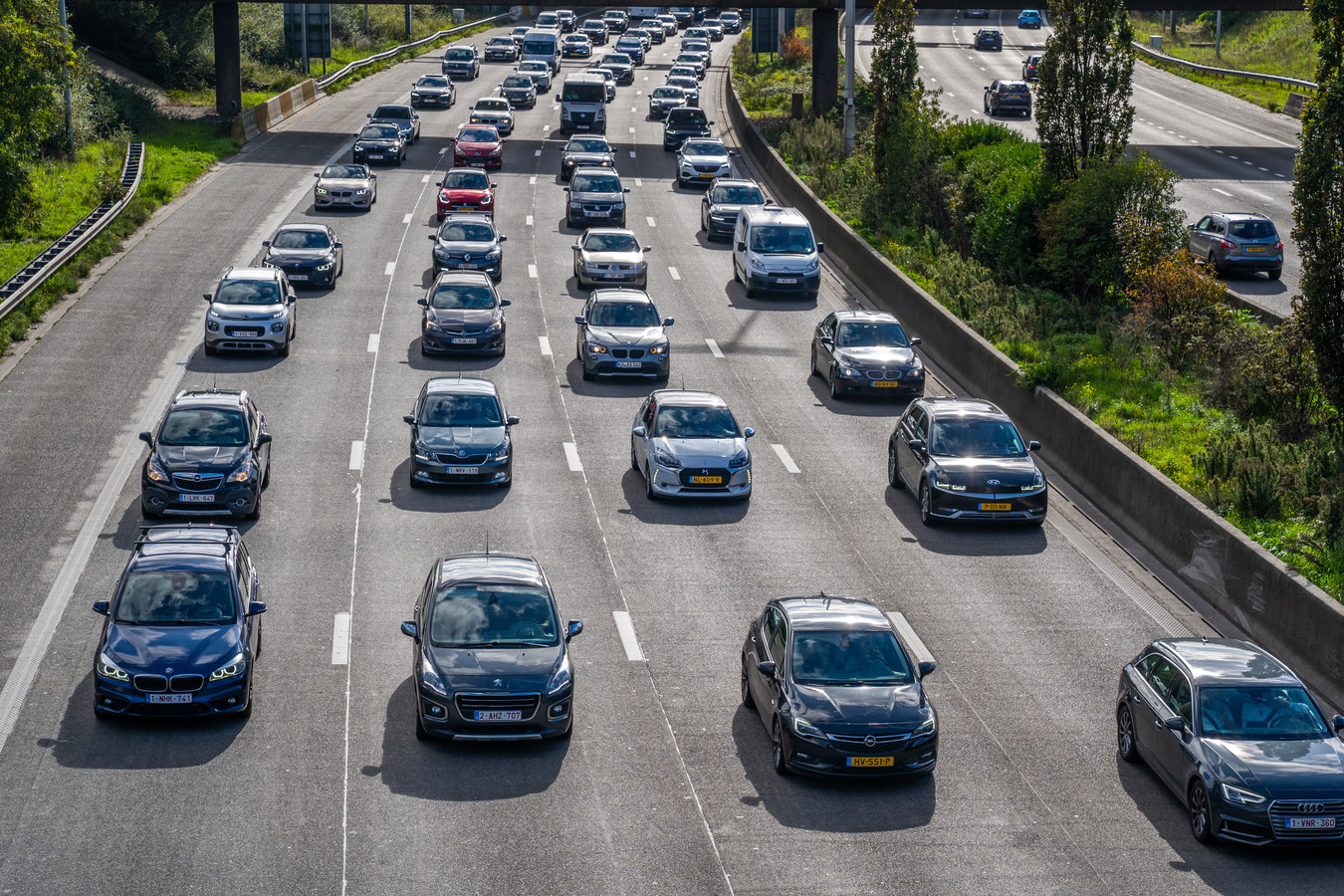 Tien minuten file op Antwerpse Ring richting Gent door ongeval ter ...