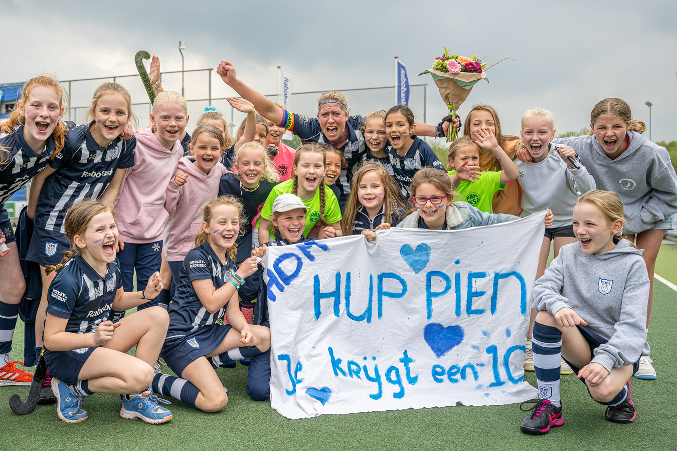 Clubicoon en ‘oma’ Pien van Nes neemt na 17 jaar afscheid bij HDM: ‘Het ...