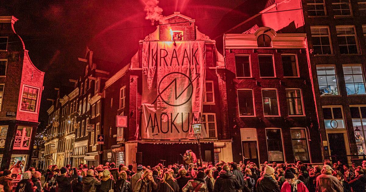 In Amsterdam wordt ‘ineens’ weer gekraakt. Wie zijn die nieuwe krakers ... In Amsterdam wordt ‘ineens’ weer gekraakt. Wie zijn die nieuwe krakers ...