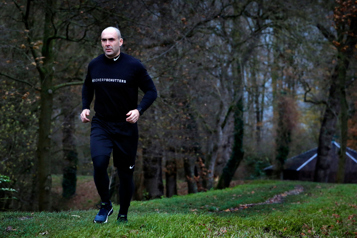 Jason gaat 76,8 kilometer rennen in 48 uur, zonder te slapen: ‘Waarom ...