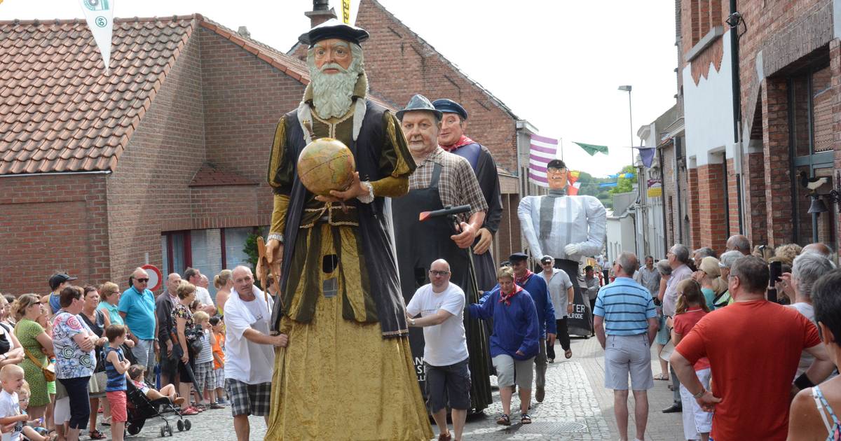 Genieten van gezelligheid aan het water tot een internationale stoet ...