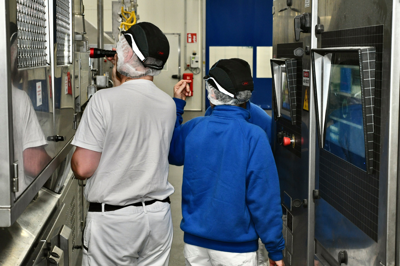 Hier rollen jaarlijks 200 miljoen tortilla’s van de band: Paulig opent ...