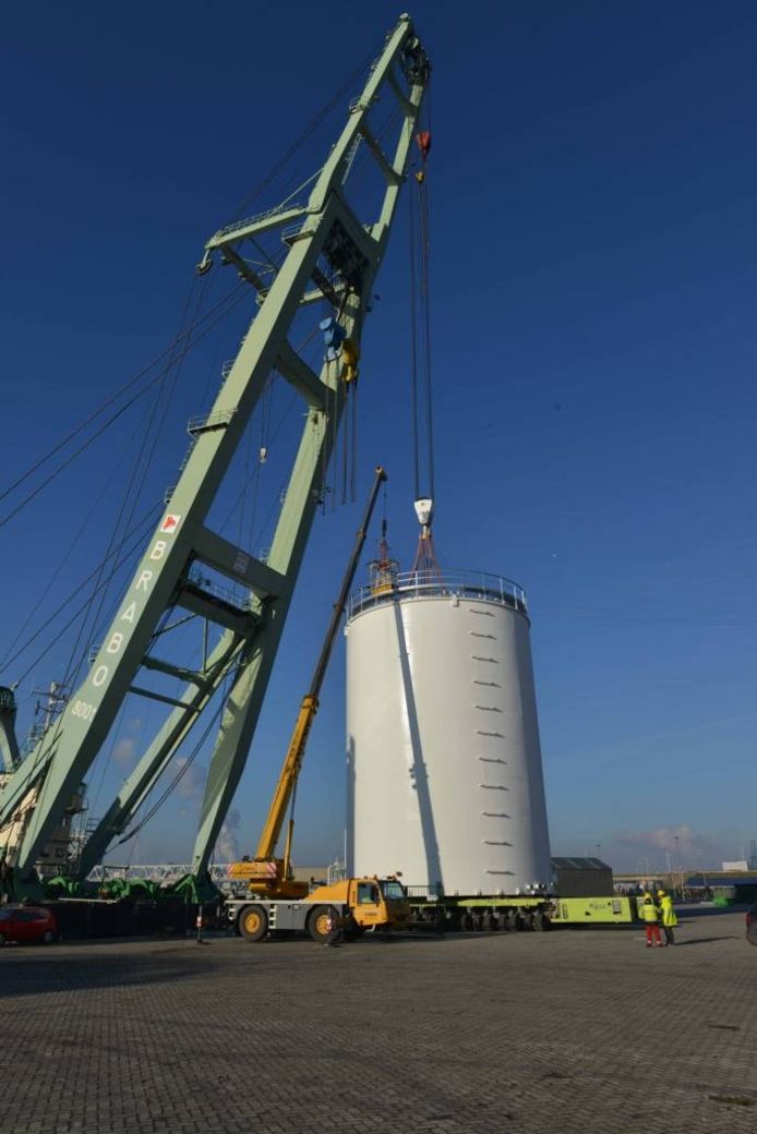 Zeven nieuwe tanks bij Stolthaven Moerdijk | Moerdijk | bndestem.nl