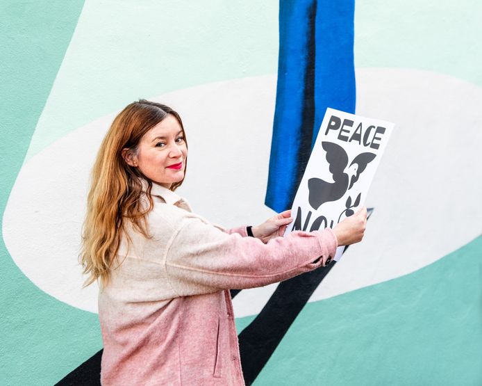 Shirt met ‘Utrechtse’ vredesduif in één dag uitverkocht, illustratie is ...