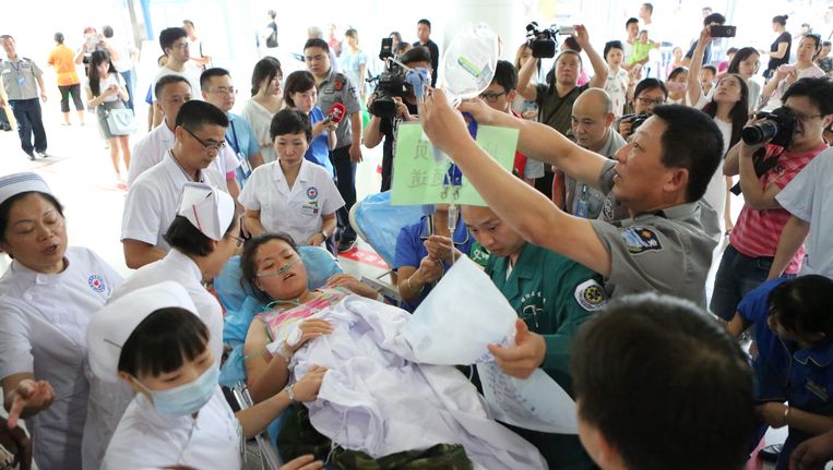 Aardbeving en grondverschuiving in China: 44 doden en honderden gewonden Aardbeving en grondverschuiving in China: 44 doden en honderden gewonden