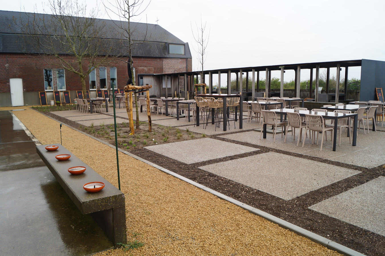 Felle kleuren, nieuwe meubels, maar met respect voor verleden ...