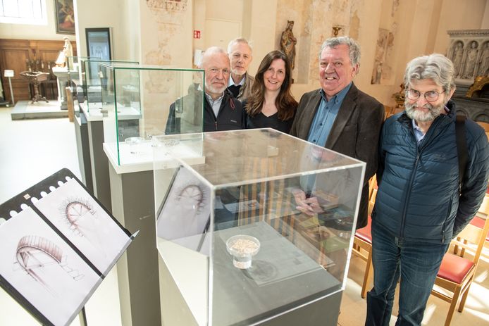 Muizenskeletten van wel 500 jaar oud te zien op Open Kerkendag in Ename ...