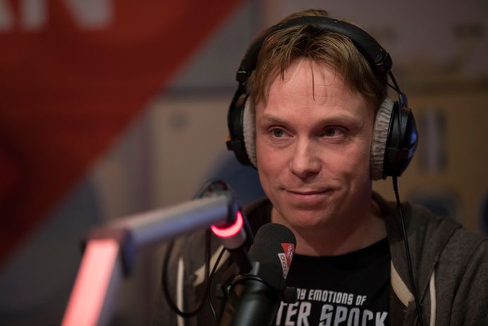 Nieuwslezer Matijn Nijhuis in tranen tijdens afscheid bij Radio 2: ‘Nu ...