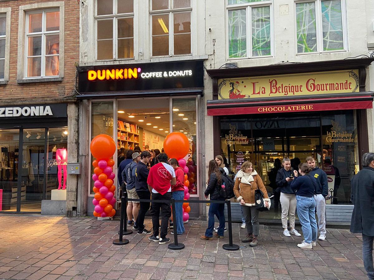 Dunkin’ Donuts verhuist naar pand op de Markt in Brugge | Foto | hln.be