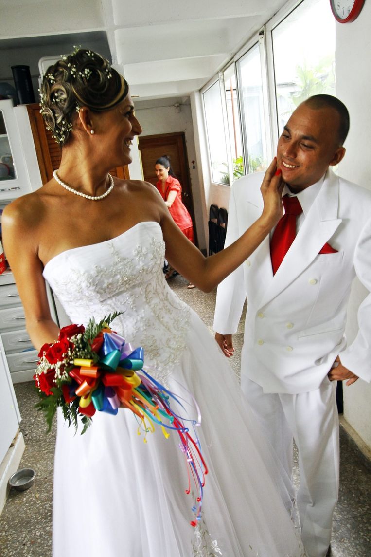 Eerste transgender-huwelijk in Cuba op verjaardag Castro | De Volkskrant
