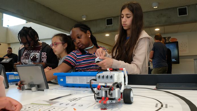Robots programmeren met LEGO: Het Laerhof heeft als eerste basisschool ...