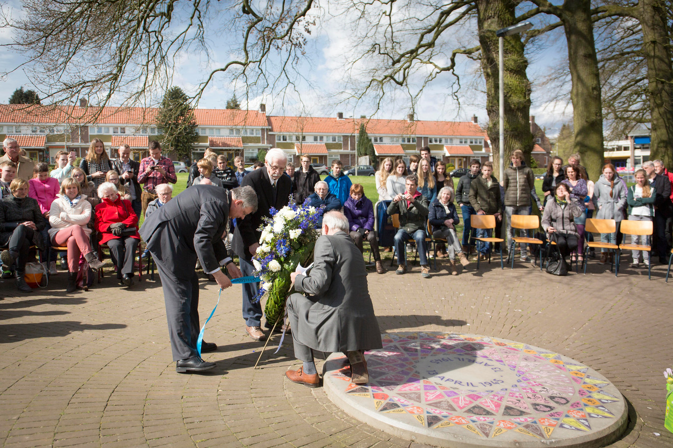 Dodenherdenking op de Geitenkamp | Foto | AD.nl