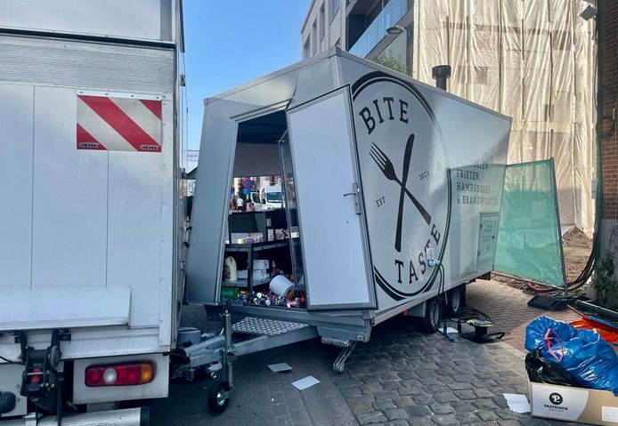 Foodtruck aangereden tijdens Batjes: medewerkster krijgt frietvet over ...