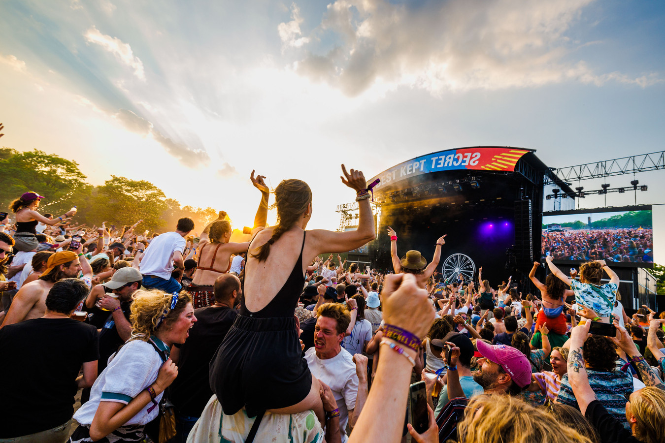Plassende dames en slapeloze nachten: buurt wil een rem op festivals ...