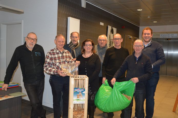 Beweging.net zamelt kurken in | Izegem | hln.be