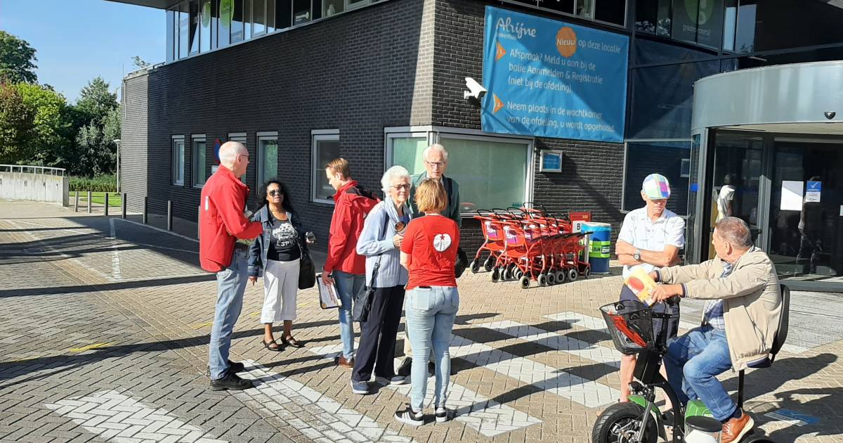 Woedende SP’ers voeren actie bij Alrijne ziekenhuis na uitstellen operaties, dan grijpt de ...