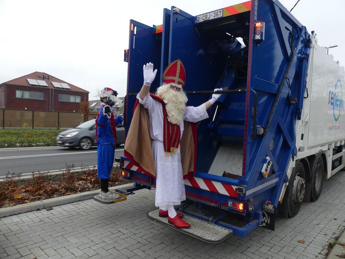 Sinterklaas ruilt paard in voor vuilniswagen in Bachte-Maria-Leerne ...
