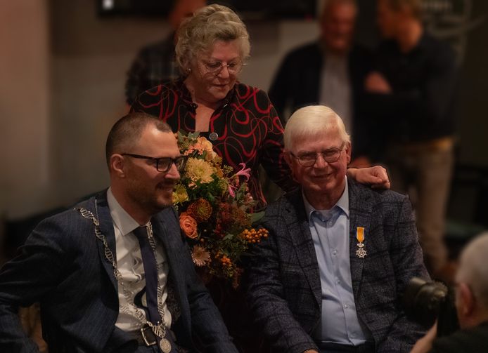 Een koninklijke onderscheiding voor Benny en een mooie donatie voor het ...