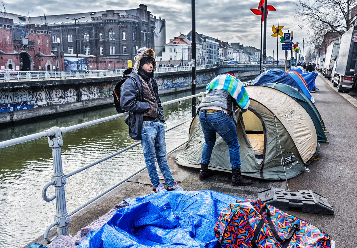 ‘Het is open oorlog’: hoe er ook in de federale regering een crisis ...