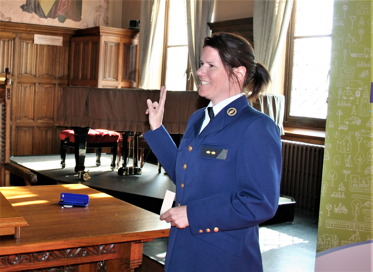 Politie wordt jonger, vrouwelijker en diverser: “Korps moet ...