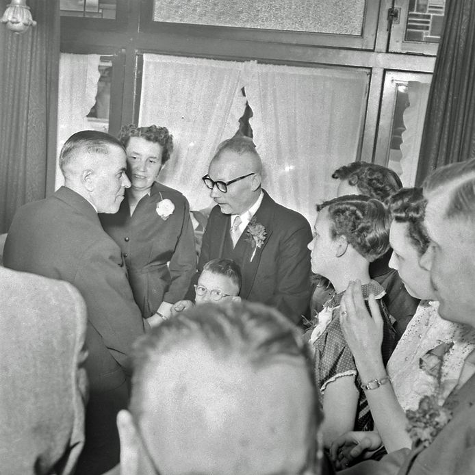 Het zilveren echtpaar Van Luyt vierde een feestje in 1953 | Eindhoven ...