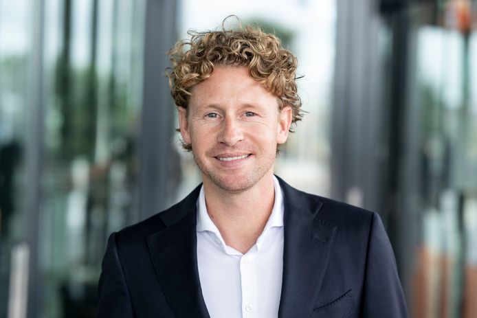 Ewout Genemans presenteert eenmalig Rooijakkers over de vloer | Show | AD.nl