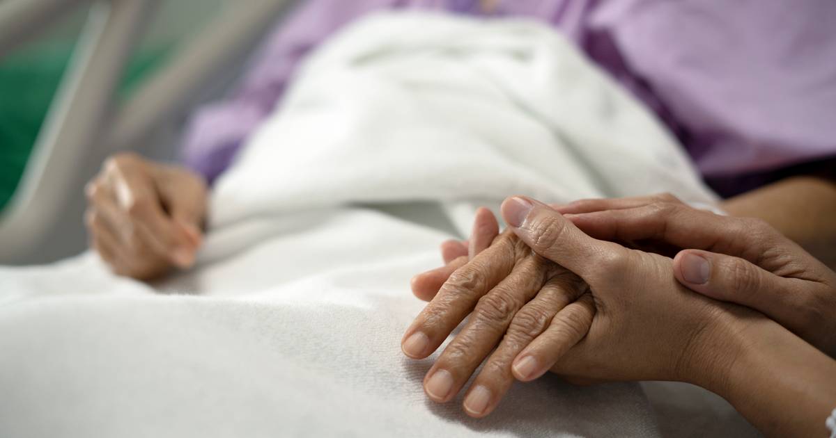 Hulpvaardig bejaard koppel bekoopt goede daad met bruut geweld: “Ik ...